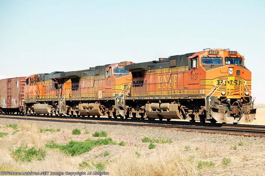 BNSF 4137, 4422, 7687